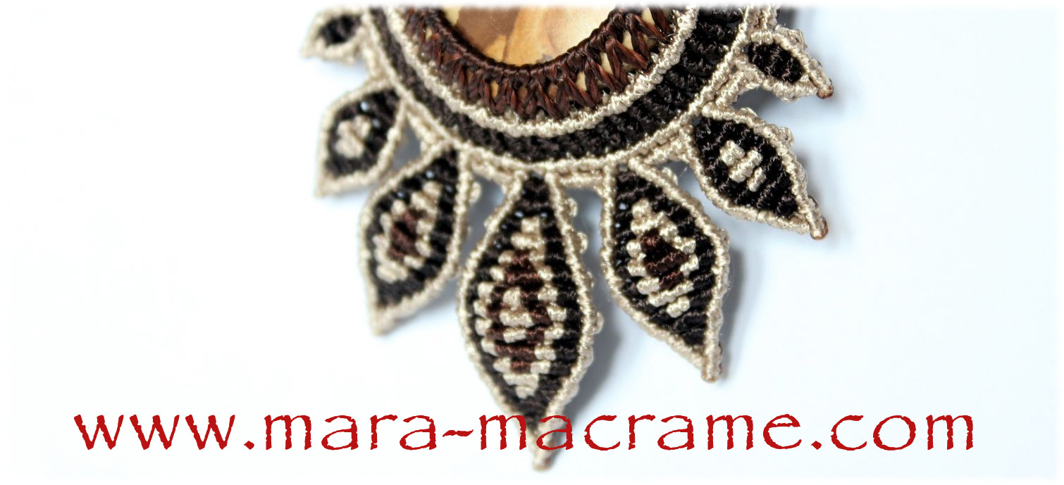 Amulette en micro-macramé et pierre naturelle - Mara-macramé